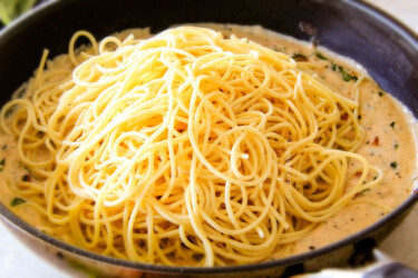 Garlic Mozzarella Margherita Pasta (Lightened Up!) (+ Video!)